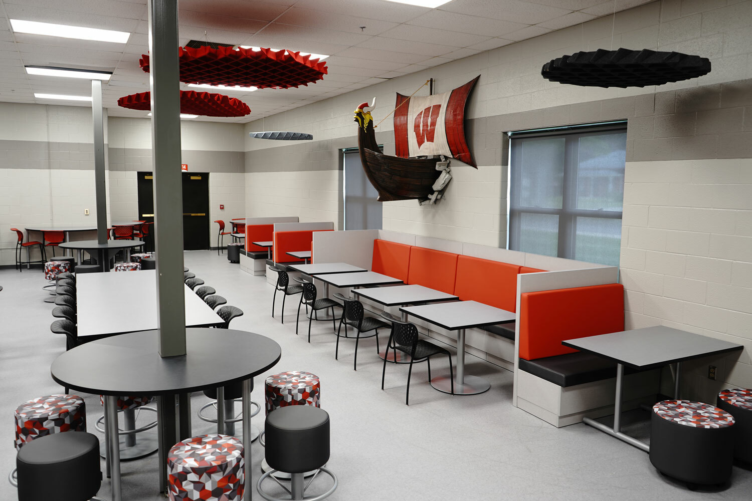 Ealy Upper Elementary Cafeteria | Gallery | mediatechnologies
